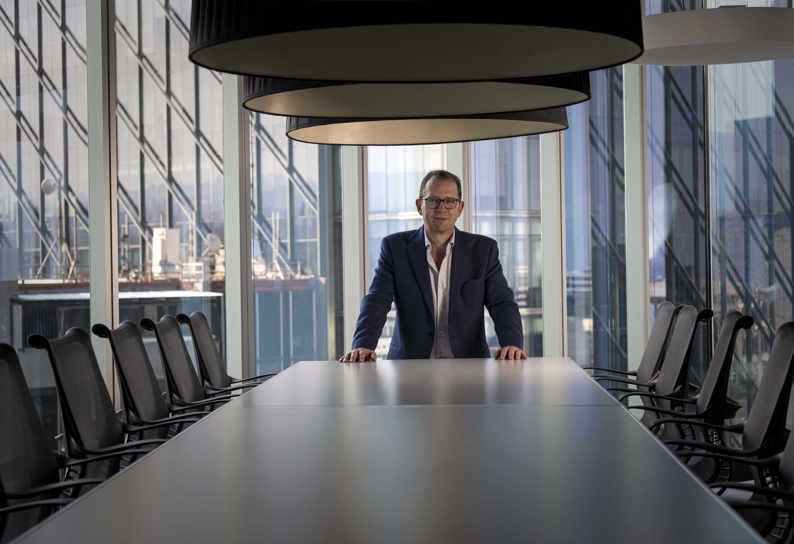 Tiendas y ferreterías ¡Las nuevas sucursales bancarias! Entrevista con ...