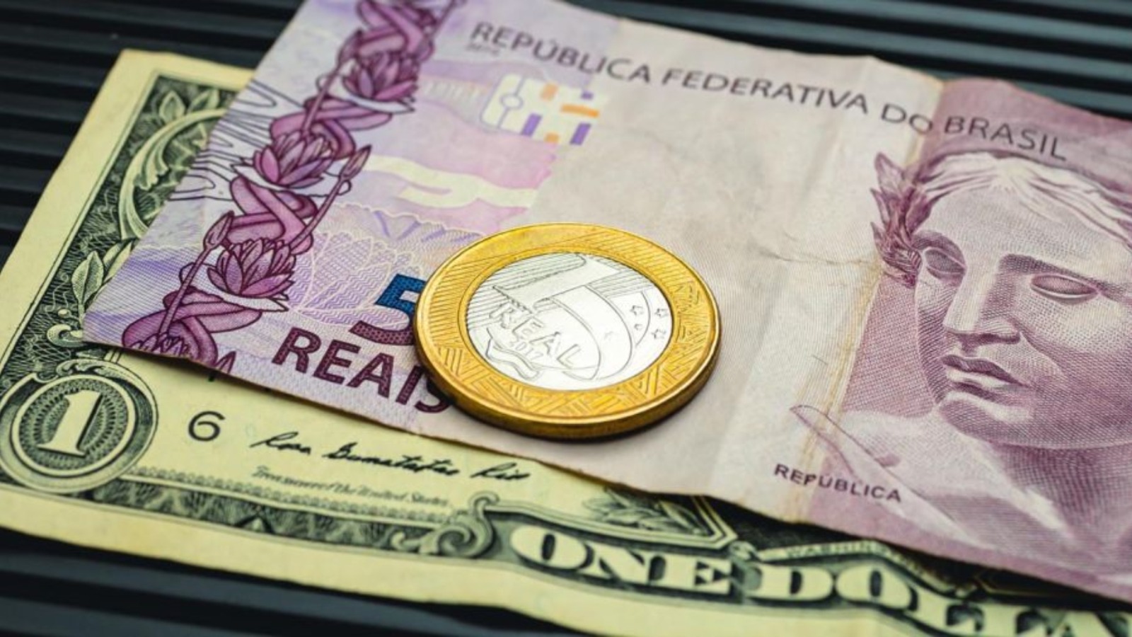 El estallido del real brasileño con el dólar: la moneda que más se ...